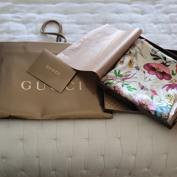 Gucci | Accessories | Gucci Floral 0 Silk Scarf Beige Border 34 X 34 ...